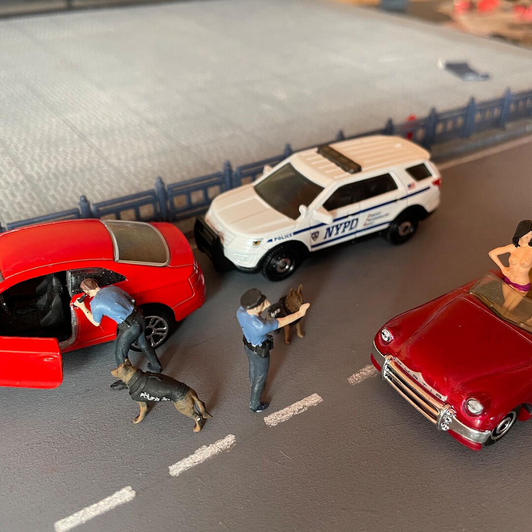 1-64 Scale Diorama Policemen Figures and Shepherd Dogs Set - Etsy