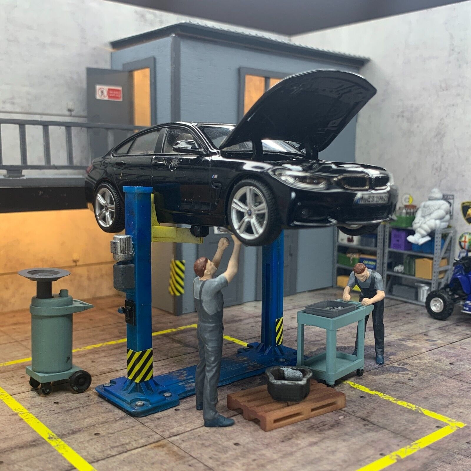 1/43 Garage Diorama Mechanic Oil Changing Service Set 1 - Etsy