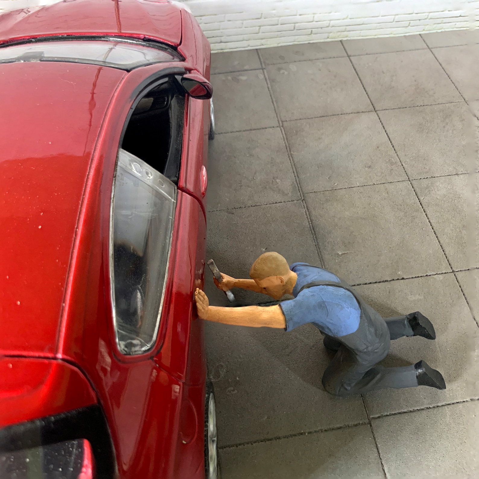 1-24 Scale Garage Mechanic Changing Wheel Figure Detailed People Figure ...