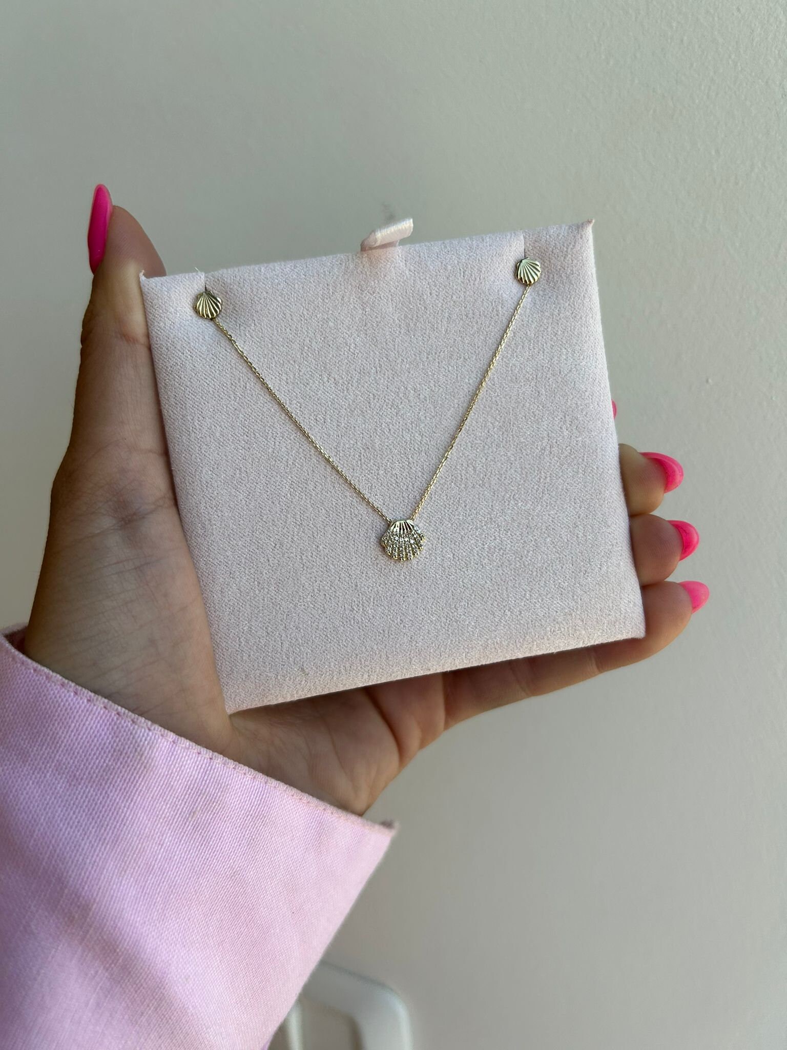 Elegant 14K Gold Sea Shell Diamond Necklace With Natural 0.22 Carat SI ...