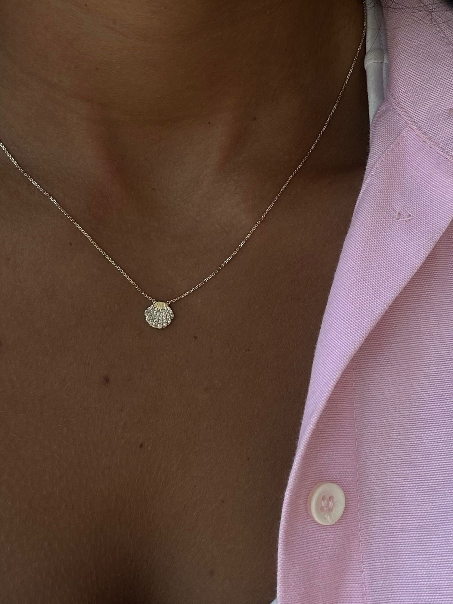 Elegant 14K Gold Sea Shell Diamond Necklace With Natural 0.22 Carat SI ...