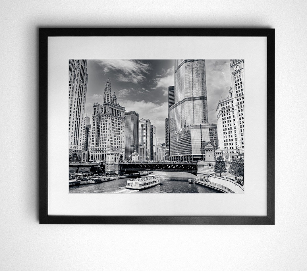 Chicago River, Chicago Bridge, Trump Tower Chicago, Illinois - Chicago ...
