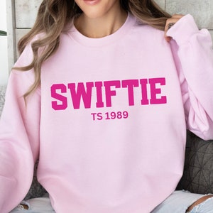 SWIFTIE Sweatshirt, Swiftie Crewneck Sweatshirt, SWIFTIE Fan Sweatshirt ...