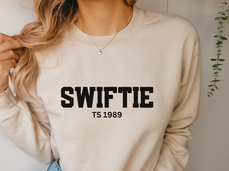 SWIFTIE Sweatshirt, Swiftie Crewneck Sweatshirt, SWIFTIE Fan Sweatshirt ...