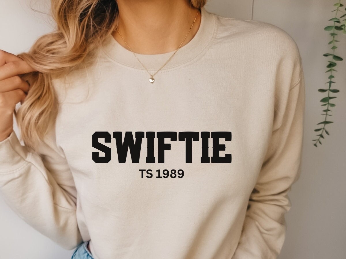 SWIFTIE Sweatshirt, Swiftie Crewneck Sweatshirt, SWIFTIE Fan Sweatshirt ...