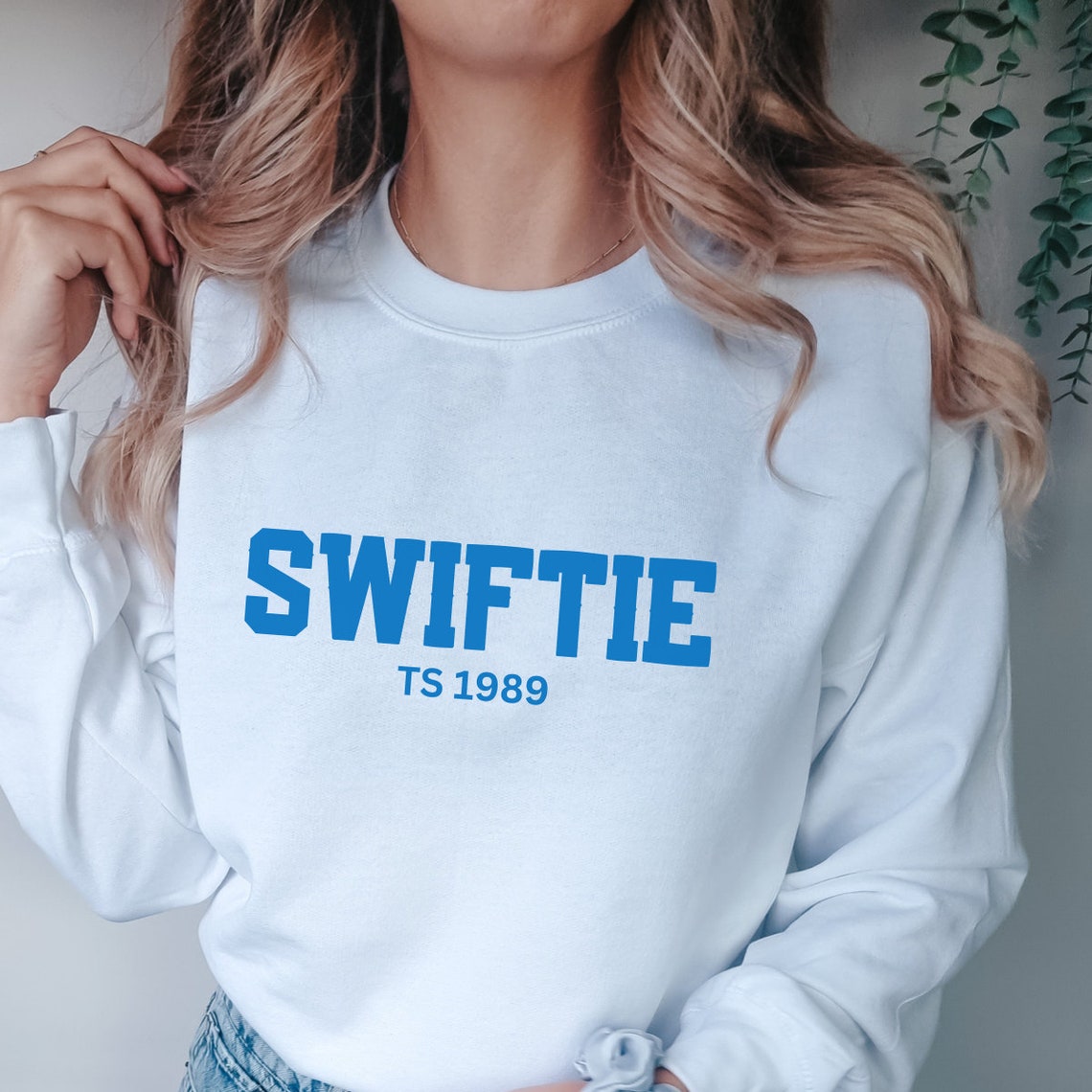 SWIFTIE Sweatshirt Swiftie Crewneck Sweatshirt SWIFTIE Fan - Etsy Canada