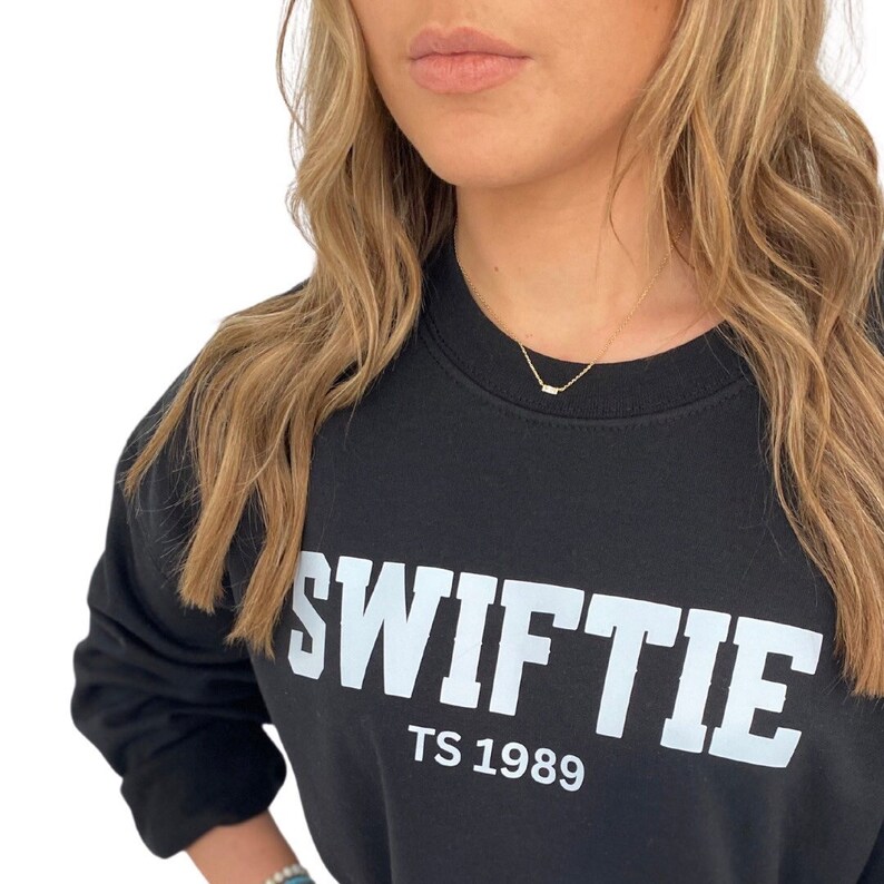 SWIFTIE Sweatshirt, Swiftie Crewneck Sweatshirt, SWIFTIE Fan Sweatshirt ...