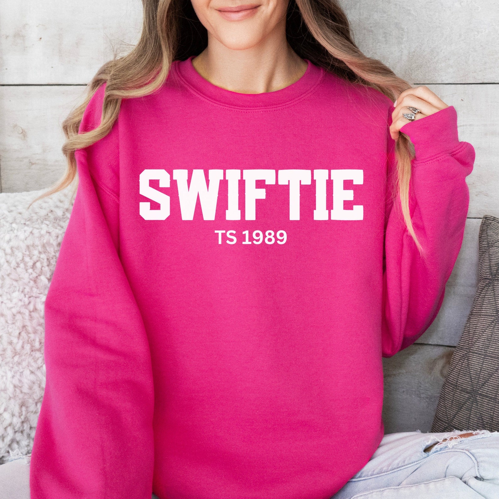 SWIFTIE Sweatshirt, Swiftie Crewneck Sweatshirt, SWIFTIE Fan Sweatshirt ...