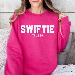 SWIFTIE Sweatshirt, Swiftie Crewneck Sweatshirt, SWIFTIE Fan Sweatshirt ...