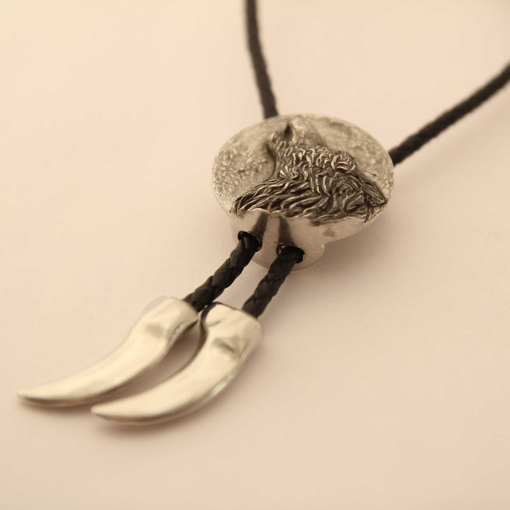 Amazing Bolo Tie WOLF Howling at the Moon Indian Tie Howling - Etsy