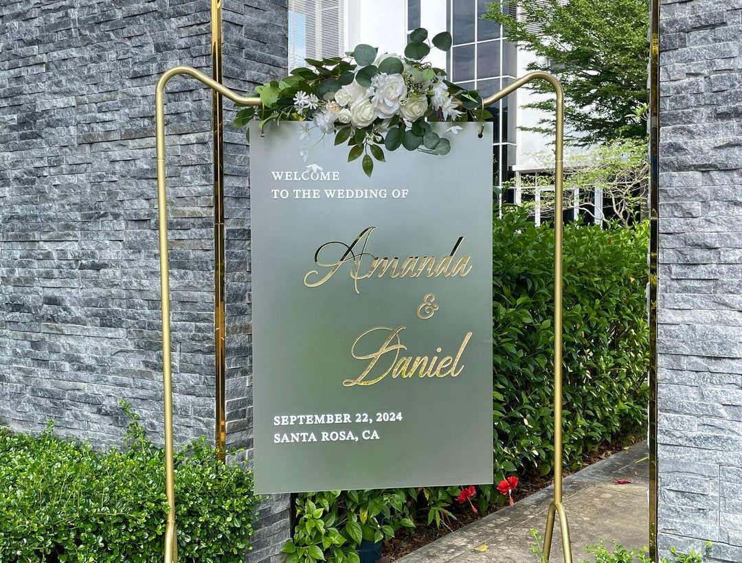 Hanging Acrylic Wedding Welcome Sign With 3D Gold Mirror Names ...