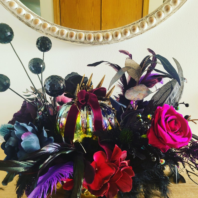 Modern Halloween Centerpiece With Lighted Pumpkin & Crown Dark Raven ...