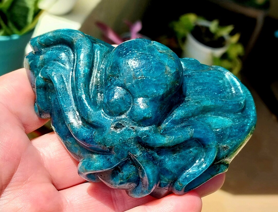 Beautiful Flashy Blue Apetite Octopus! Crystal Octapus Carving. Blue ...