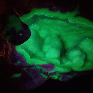 LARGE Highly UV Reactive Volcano Agate Skull Agate Skull. Volcano Agate ...