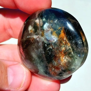 Mossy 2 Sided Green Lodolite Garden Quartz Palm Stone. Garden Lodolite ...