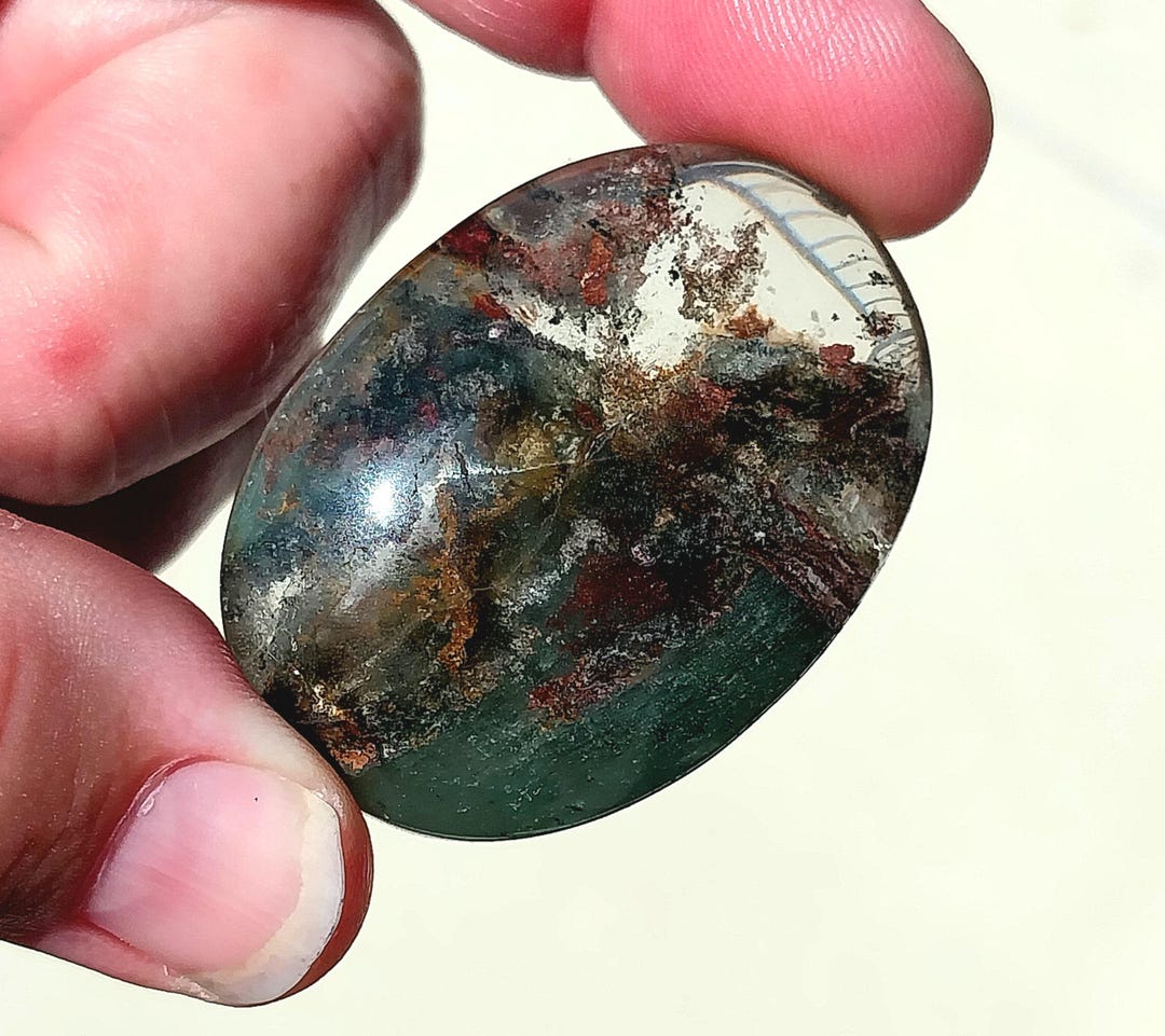 Mossy 2 Sided Green Lodolite Garden Quartz Palm Stone. Garden Lodolite ...