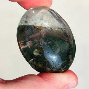 Mossy 2 Sided Green Lodolite Garden Quartz Palm Stone. Garden Lodolite ...