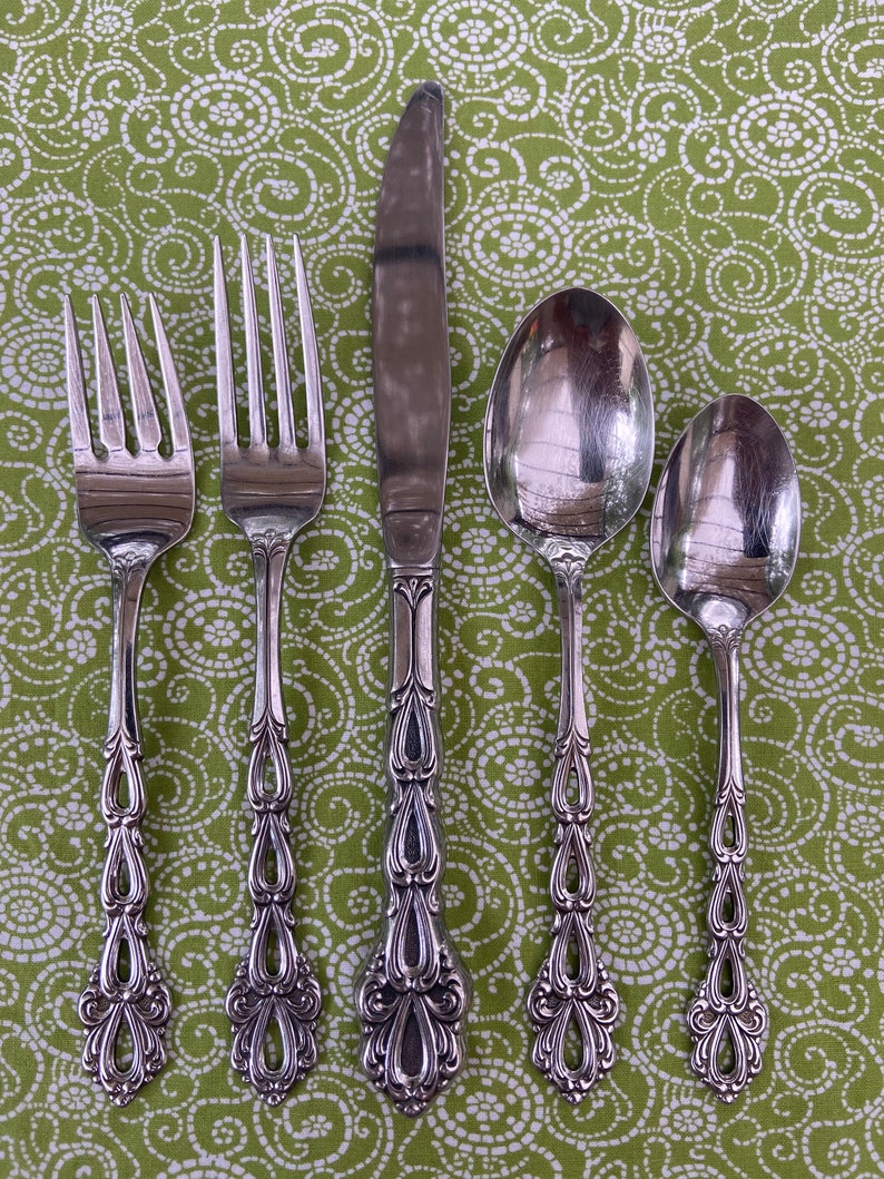 Vintage 5 Piece Place Setting of Oneida Community Chandelier Pattern - Etsy