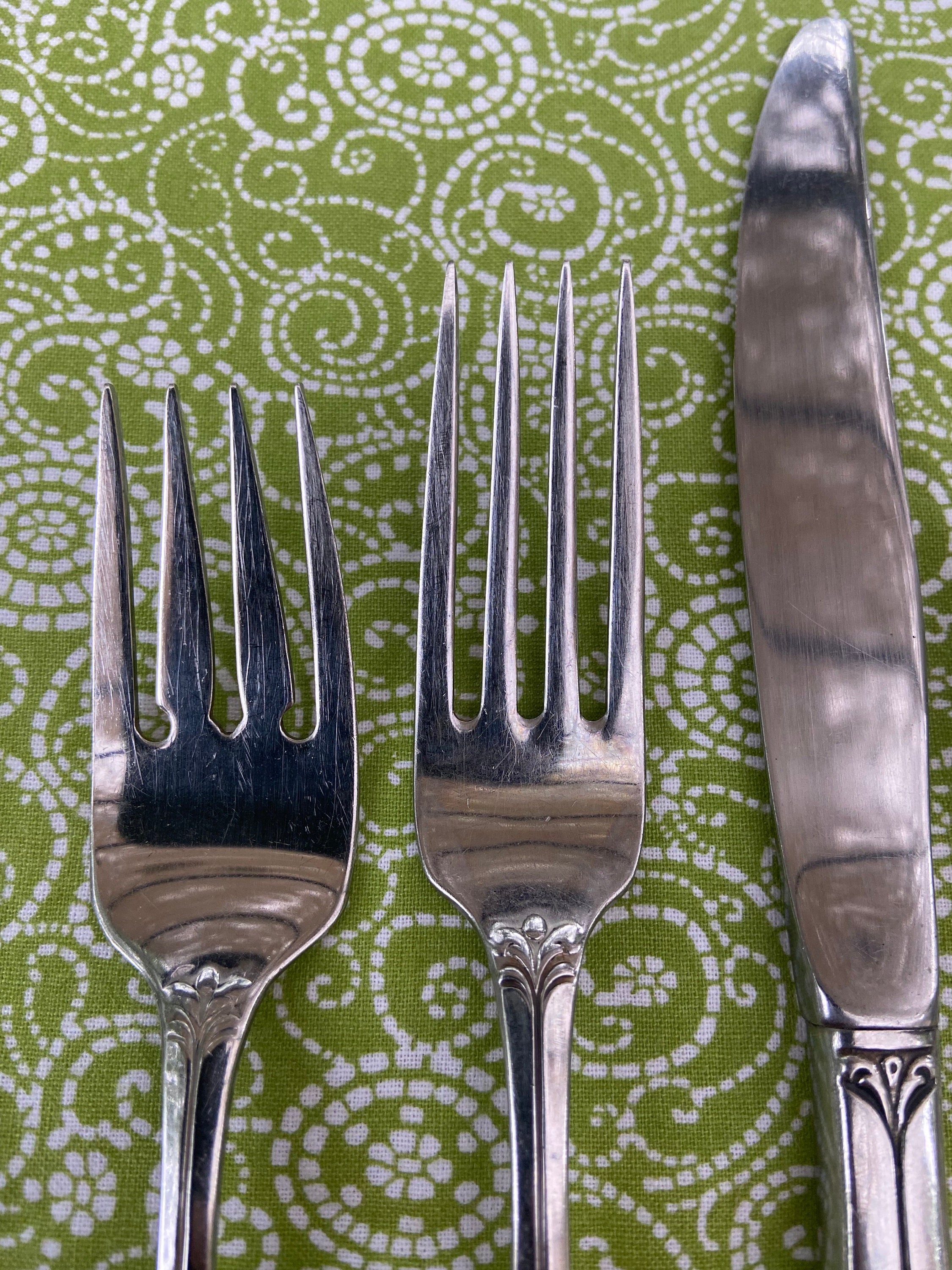 Vintage 5 Piece Place Setting of Oneida Community Chandelier Pattern - Etsy