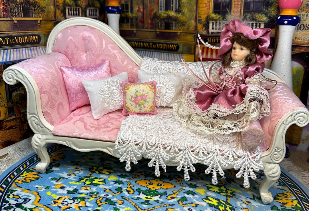 1:6 Action Figure Large Room Box Display White With Pink Tufted ...