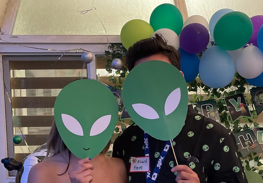 Space Alien Cut-outs, Photo Props, or Wall Decor (digital Download) - Etsy