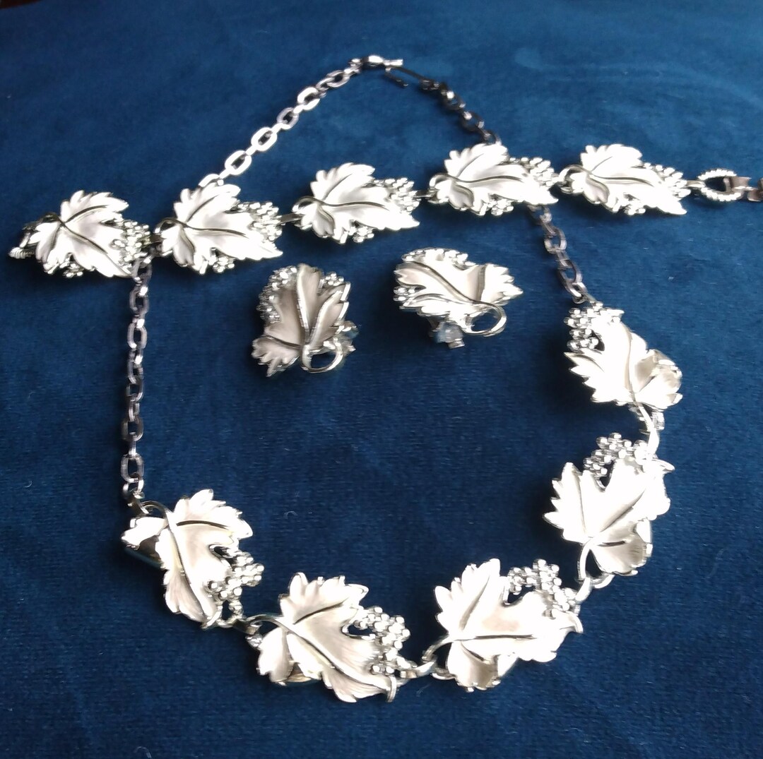 Vintage 1959 Sarah Coventry White Enamel Whispering Leaves Parure Set ...