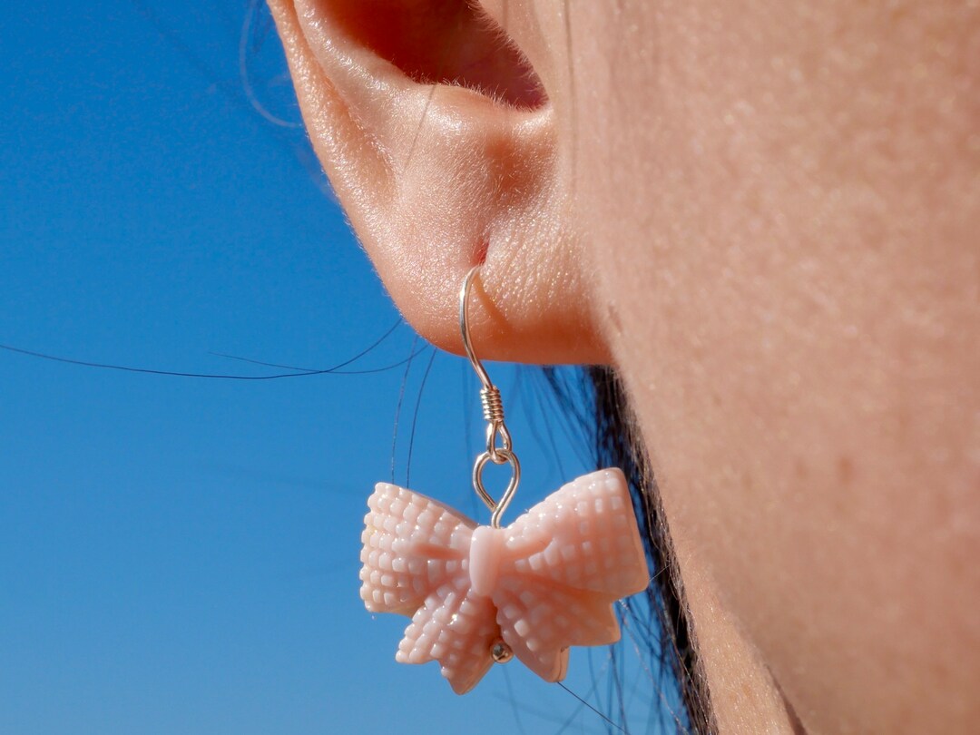 Queen Conch Shell Jewelry Natural Light Pink Color Carved Bow-shaped Natural Queen Conch Shell ...