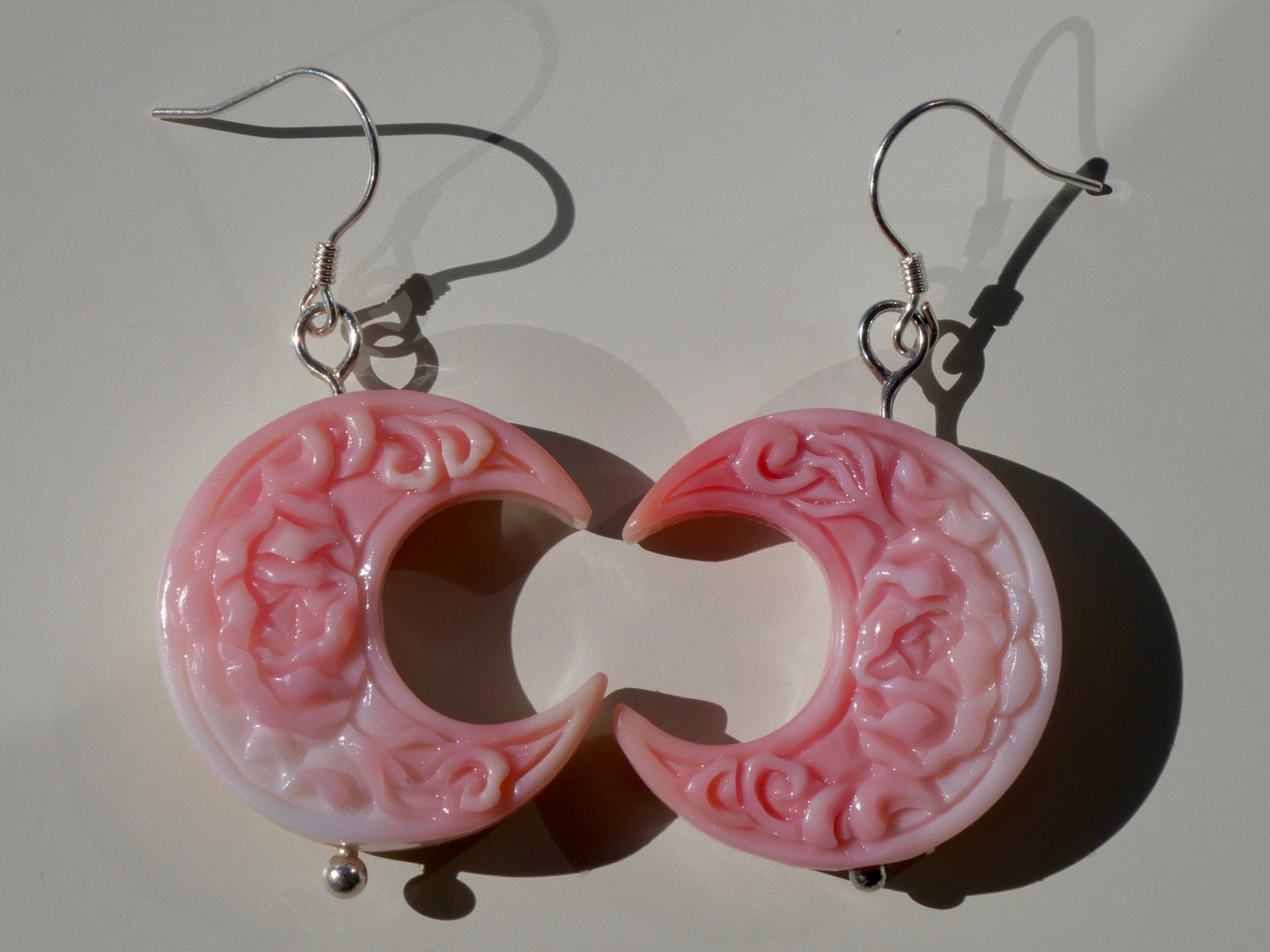 Queen Conch Shell Jewelry Natural Queen Conch Red and Pink Carved Moon ...
