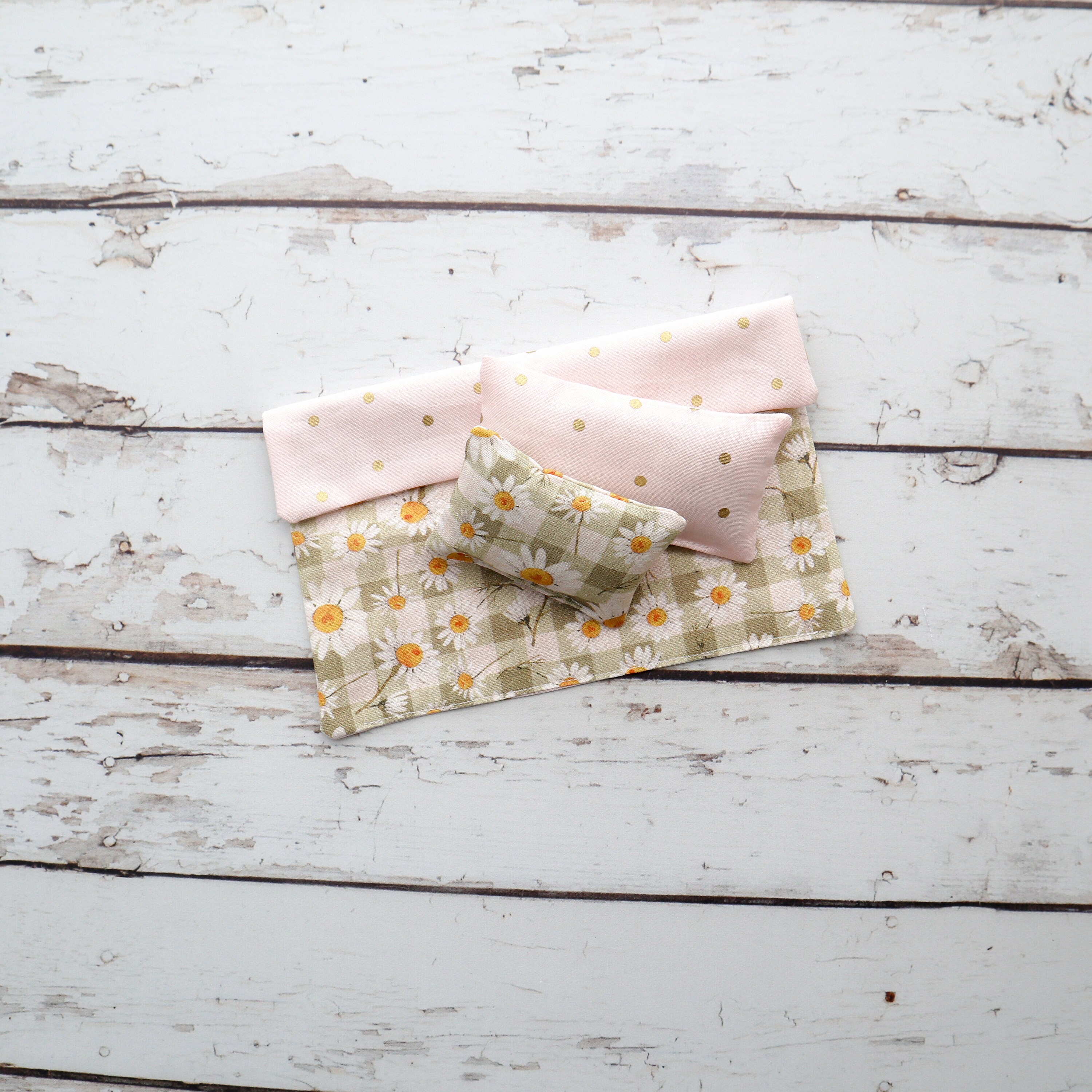 Miniature Spring Bedding for Mice, Dollhouse Bedding for Small Dolls ...