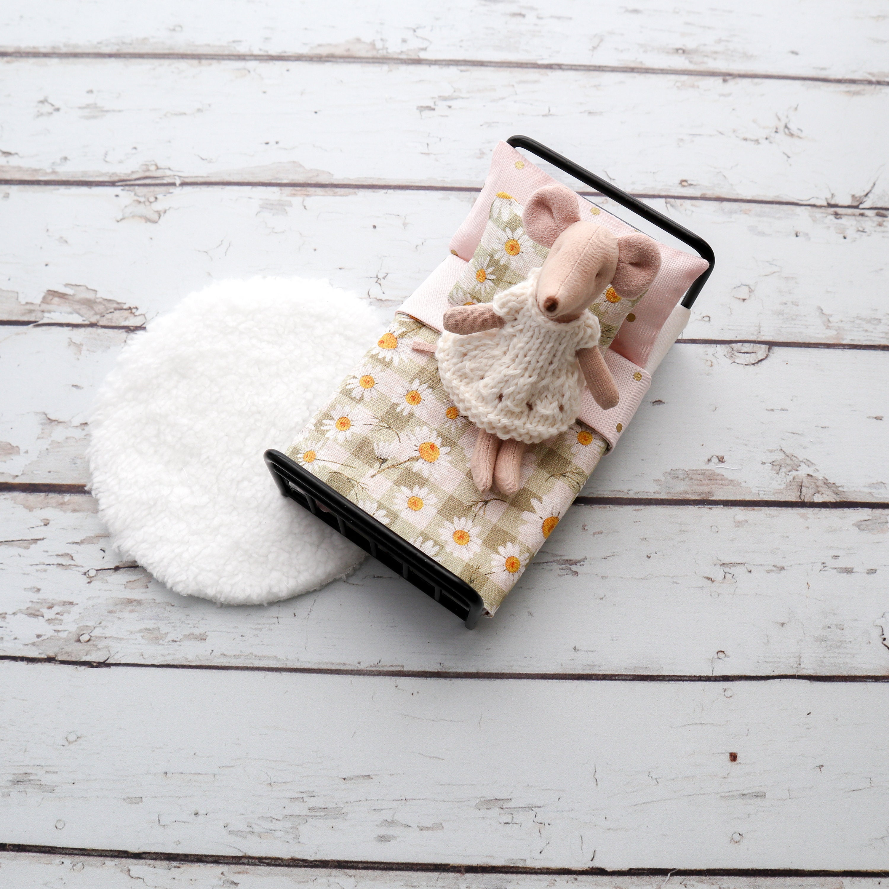 Miniature Spring Bedding for Mice, Dollhouse Bedding for Small Dolls ...