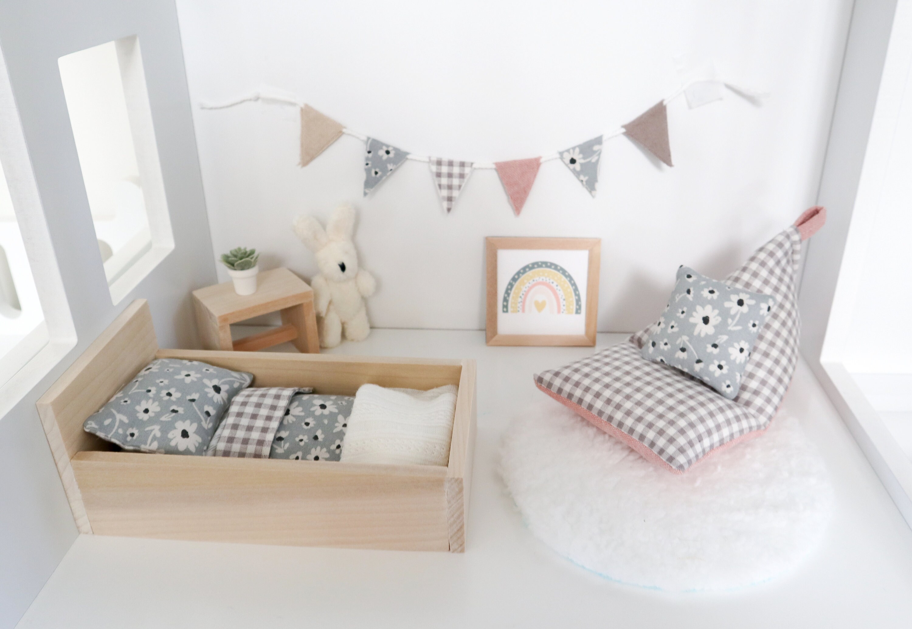 Miniature Bedroom Bundle for 5 Mice, Modern Miniature Dollhouse Bed ...