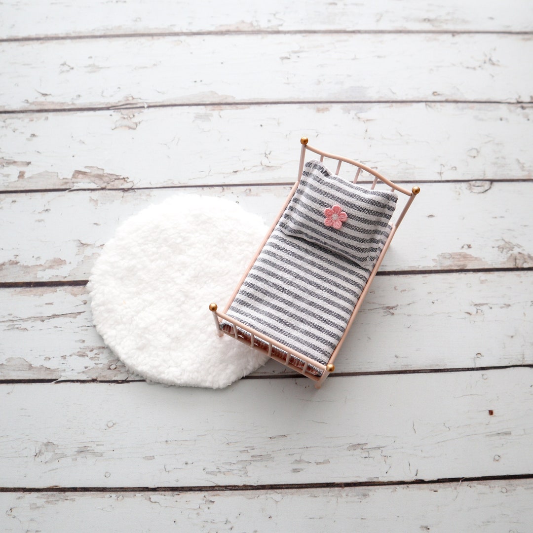 Miniature Striped Bedding for Mice, Dollhouse Bedding for Small Dolls ...