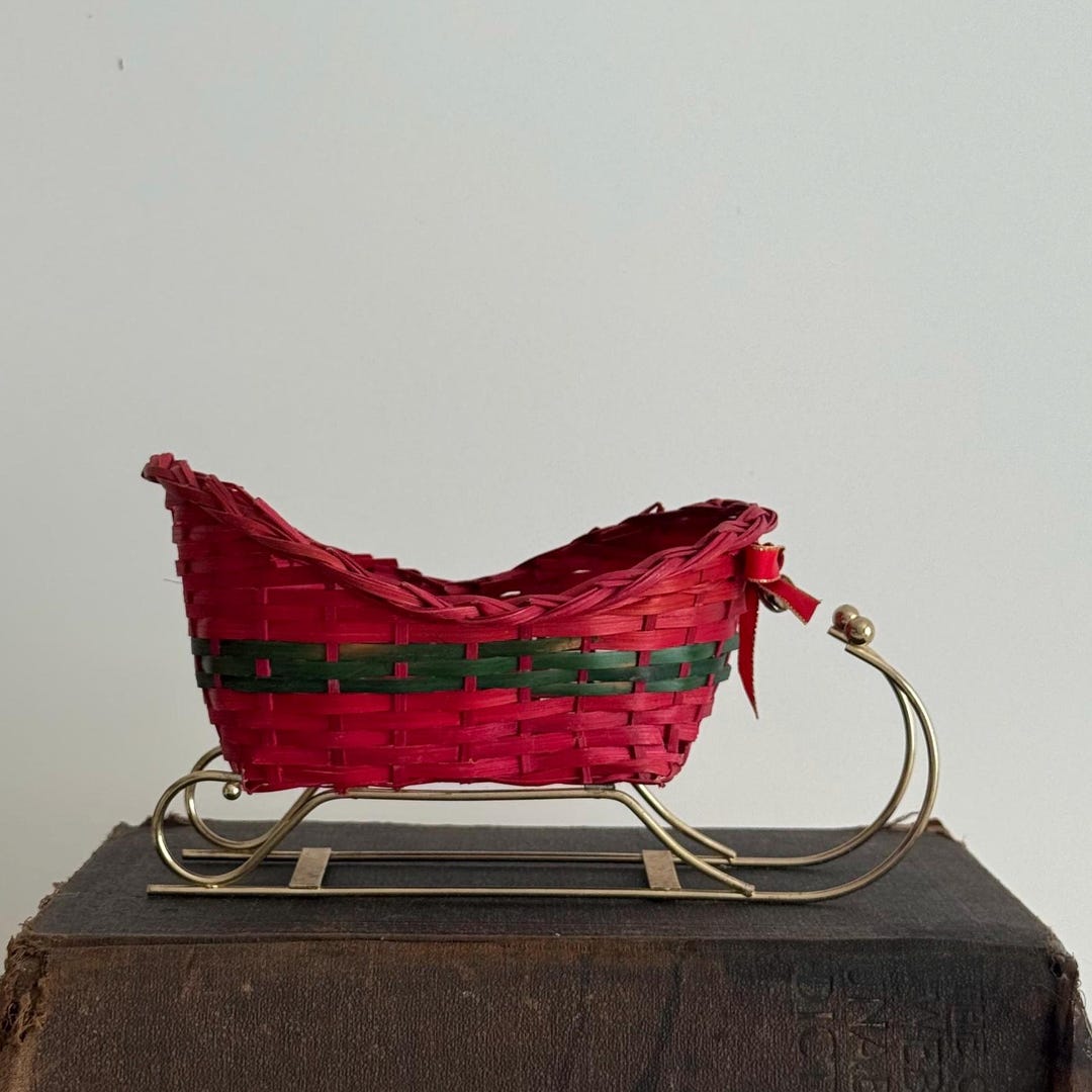 Vintage Wicker Red & Green Christmas Sleigh | Wicker Basket Sleigh ...
