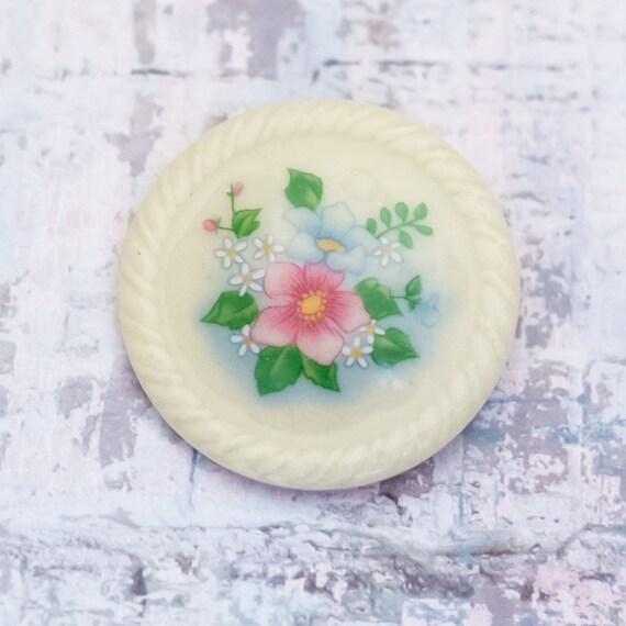 Vintage Ceramic Circular Flower Brooch by Avon - BB26 - Gem