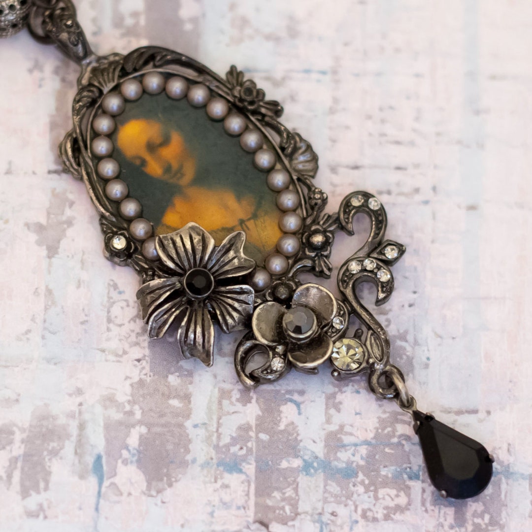 18 Inch, Vintage Round Oval Lady Cameo Faux Pearls Floral Necklace ...