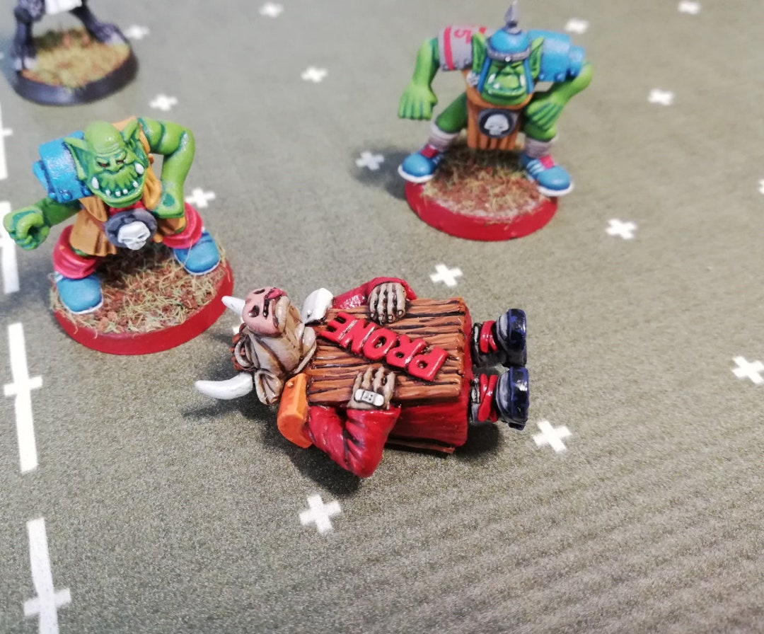 Blood Bowl Big Guy Prone Stunned Marker With Three Head Variants - Etsy