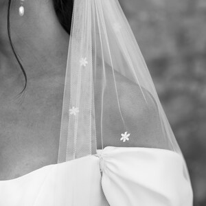 DAISY VEIL | Embroidered Daisy Veil, Single Tier Veil - Etsy
