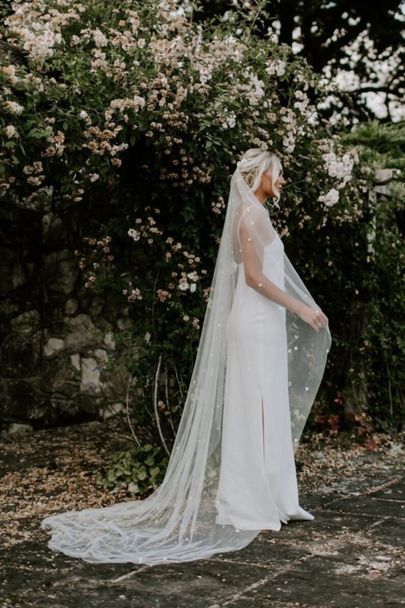 DAISY VEIL Embroidered Daisy Veil Single Tier Veil - Etsy