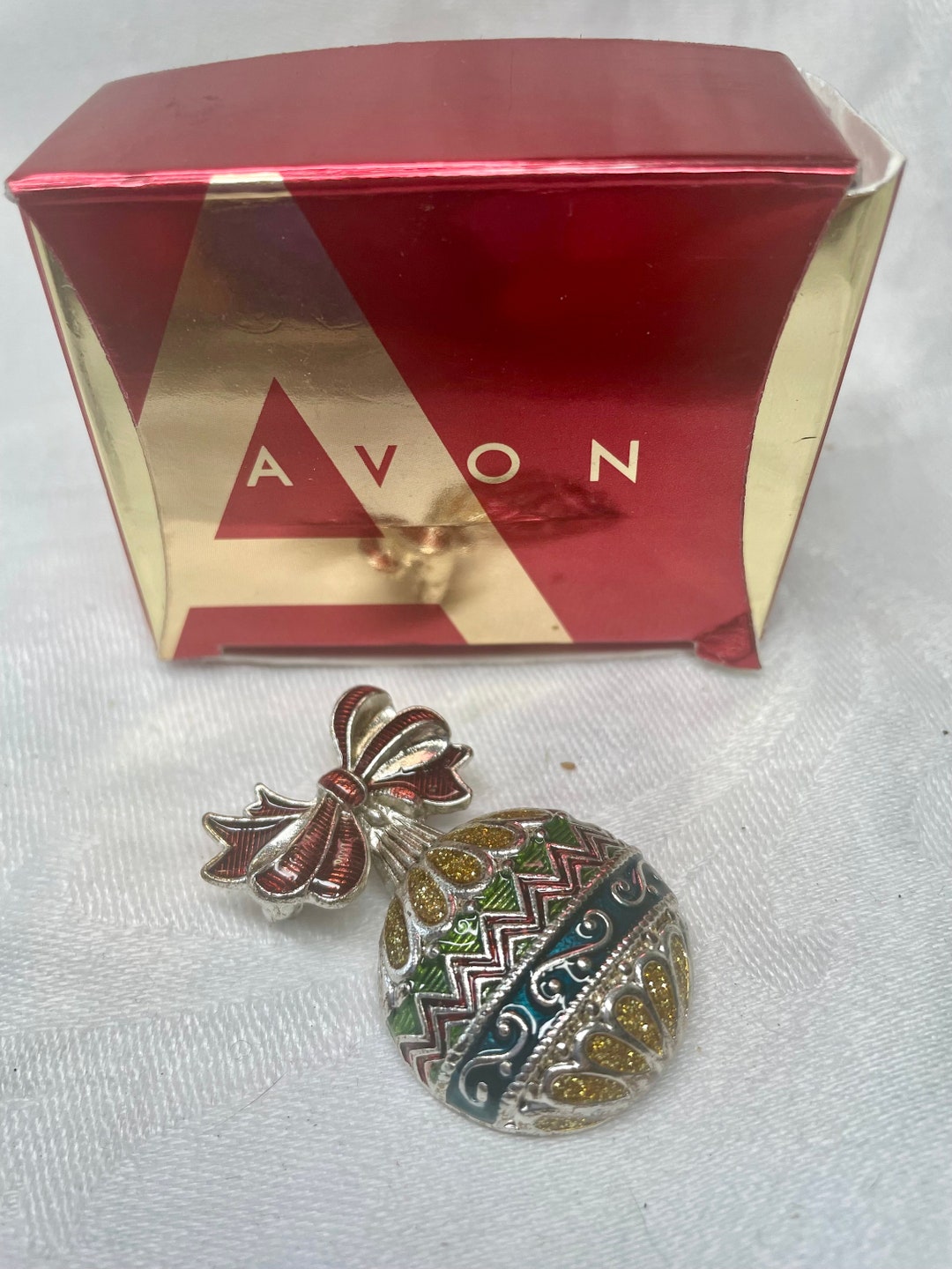 Avon Christmas Tree Ball Enamel Red and Green Gold Tone Brooch Pin in ...