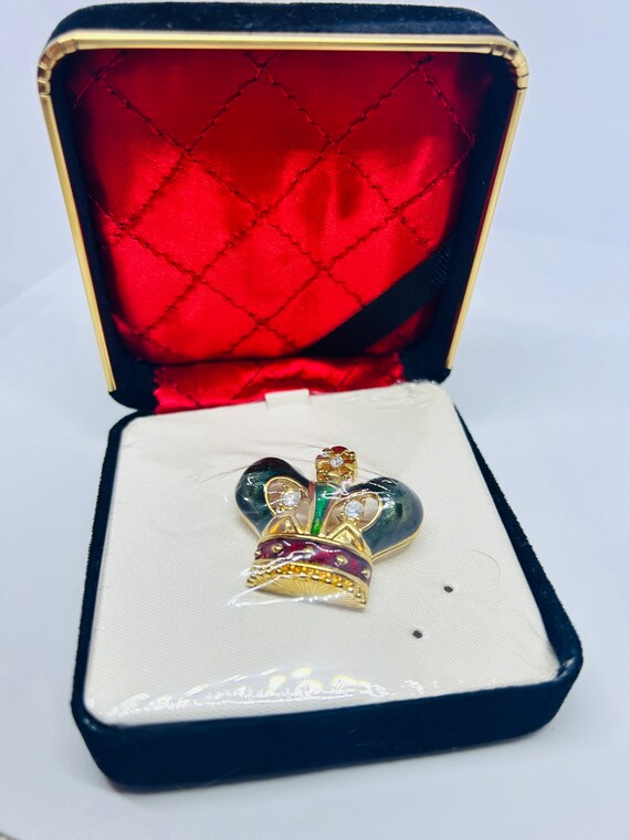 Trifari Pin: Boxed Crown - Gem