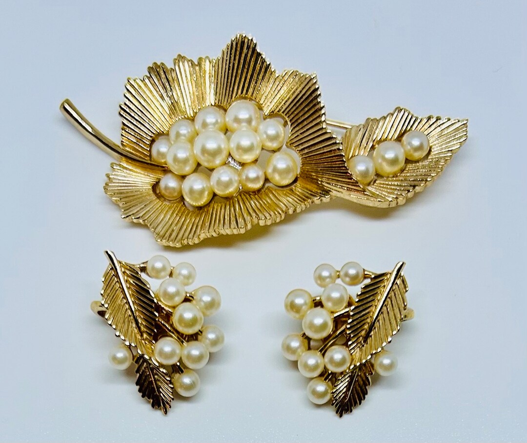 Trifari Set: Pearls and Leaves - Etsy