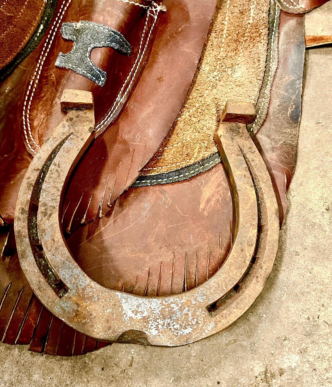 RUSTIC WESTERN HORSESHOE | Country Western Style Lucky Horseshoe ...