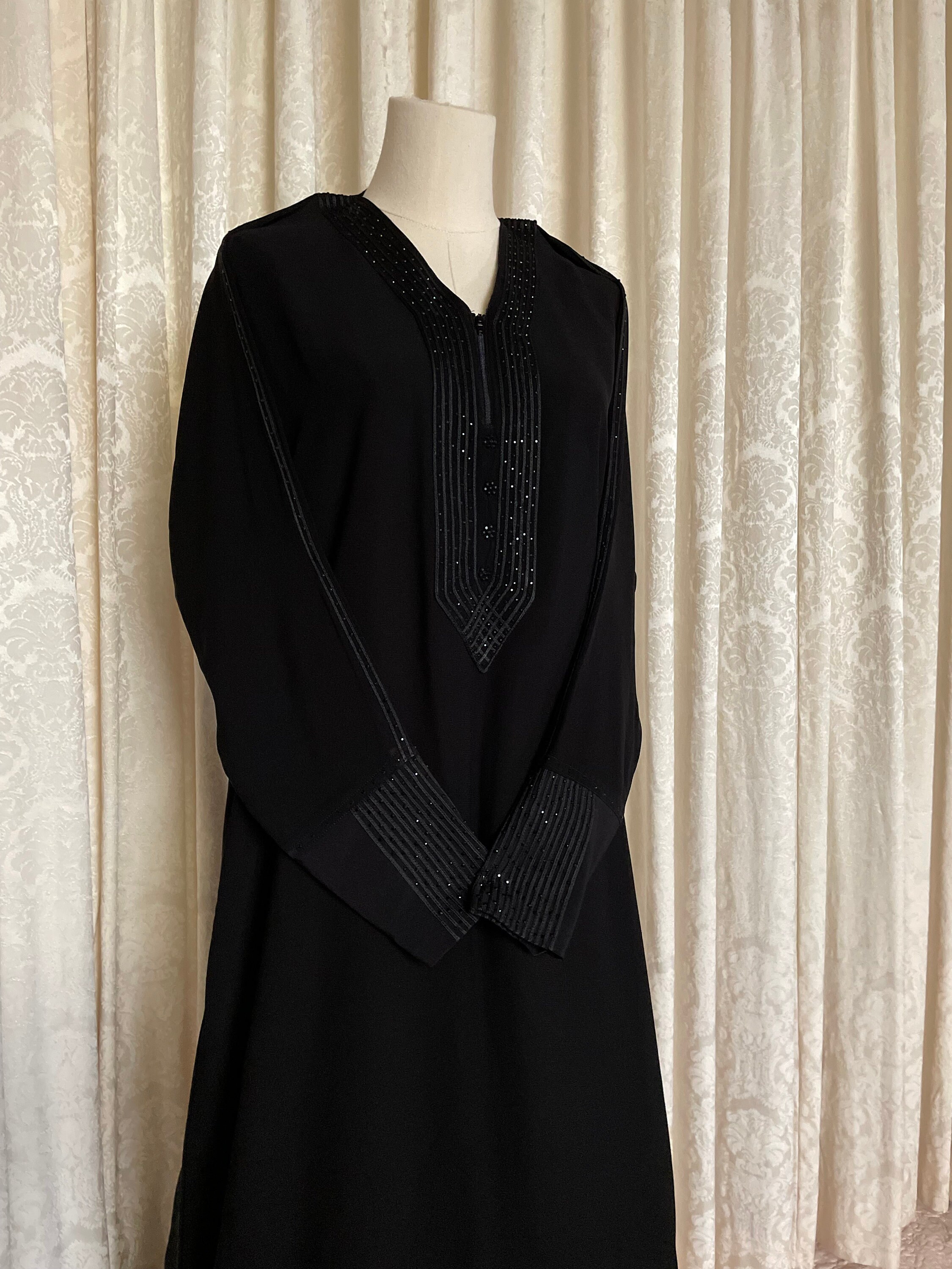 Black Crepe Abaya Burqa Simple Straight Embroidery With Stone Work ...