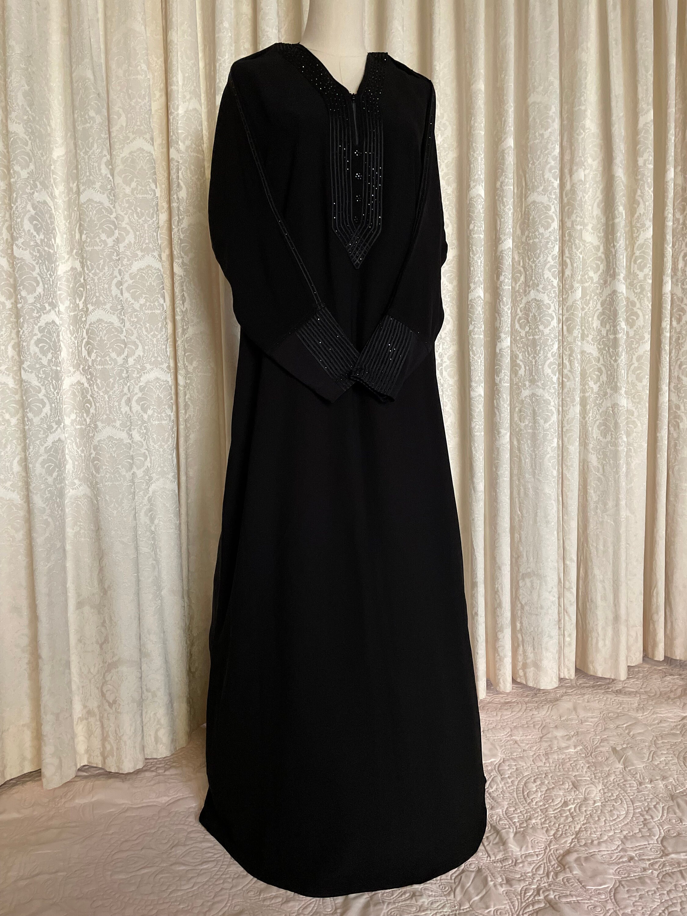 Black Crepe Abaya Burqa Simple Straight Embroidery With Stone Work ...