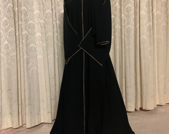 Simple Black Abaya Burqa Jilbab With All Over Golden Pipen Borders ...