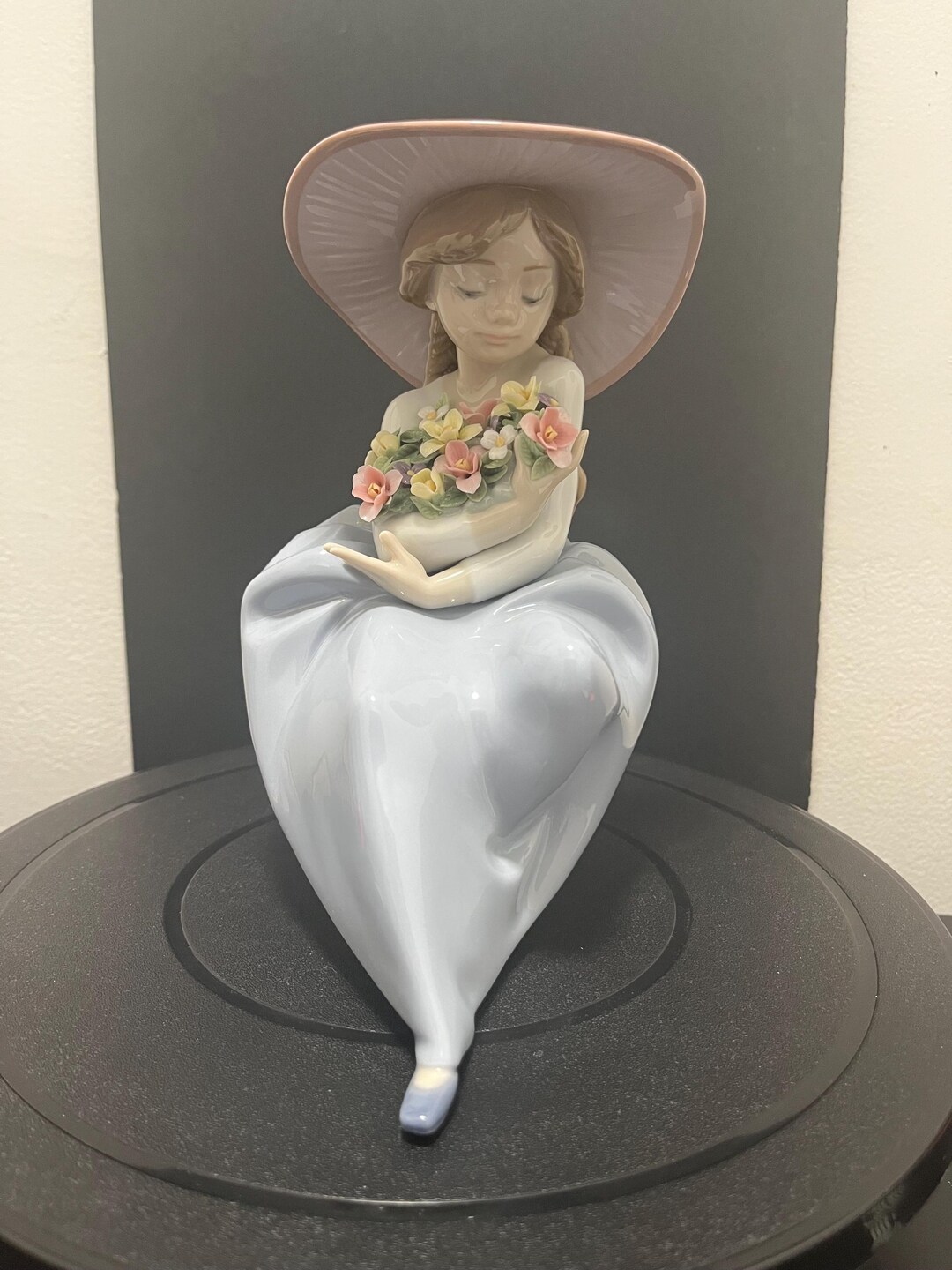 Lladro Fragrant Bouquet Figurine #5862 - Girl With Flowers Stunning! - Etsy
