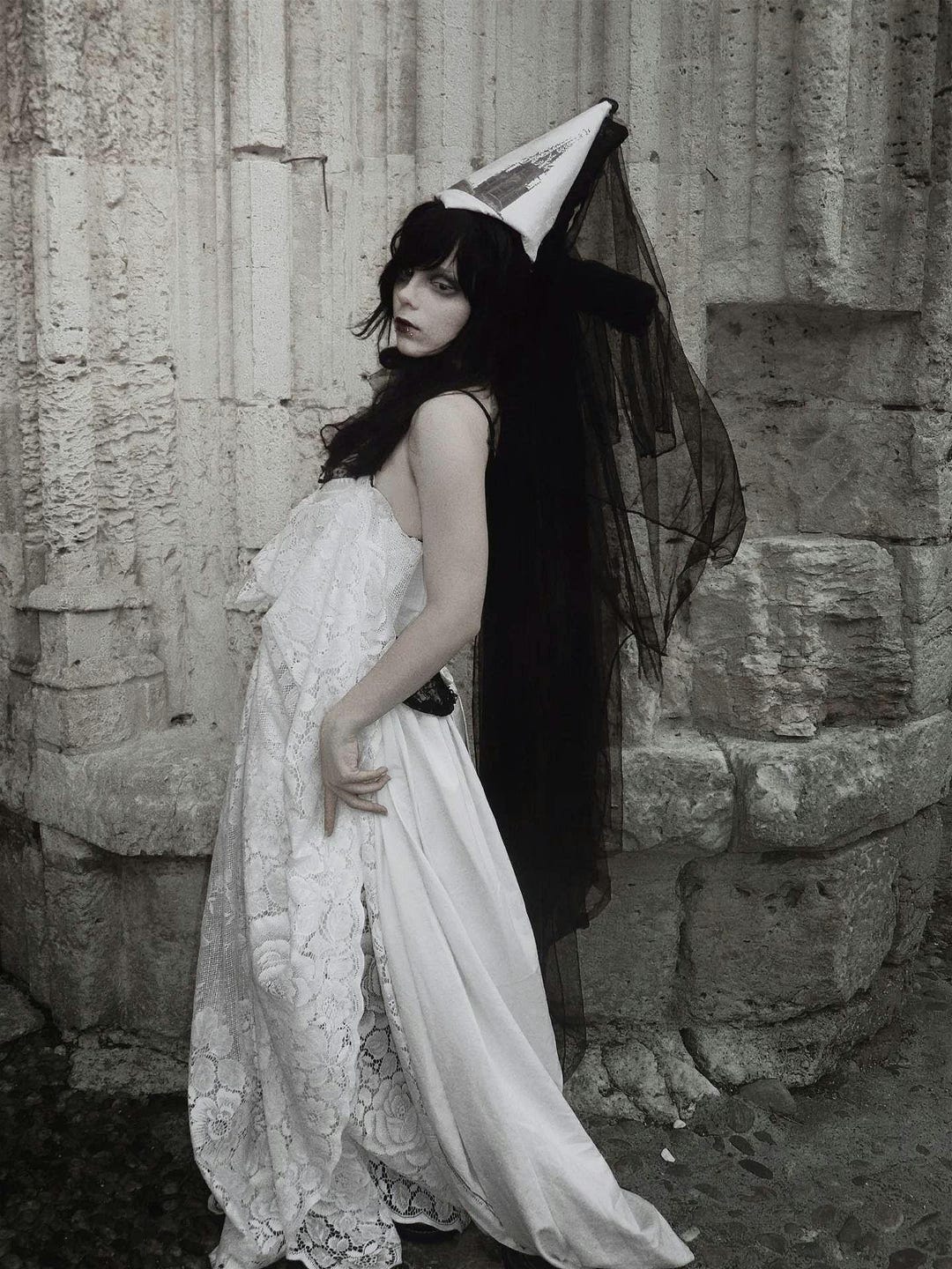 Dress and Cross Hennin, Medieval Princess Hat, Headdress and Historical ...