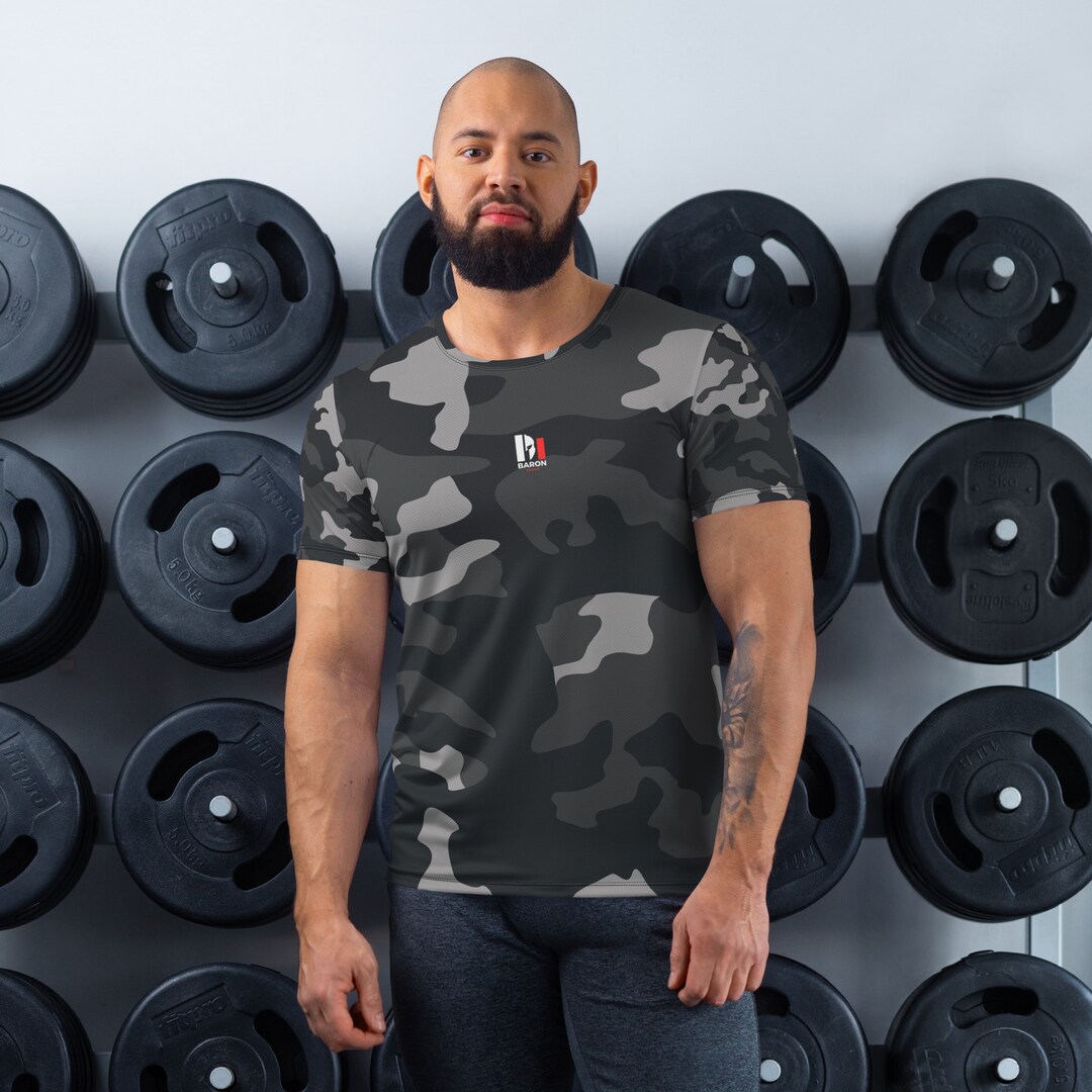 Baron Knaus Train Hard Sport Gym Design T-shirt I Sport T-shirt for Men ...