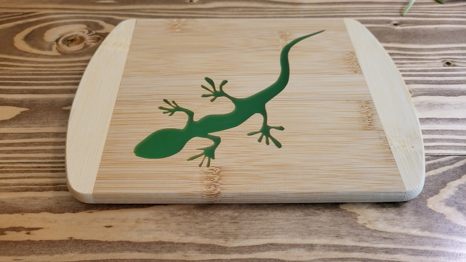 Bamboo Charcuterie Board With Lizard Image, Certified Food Safe Epoxy ...