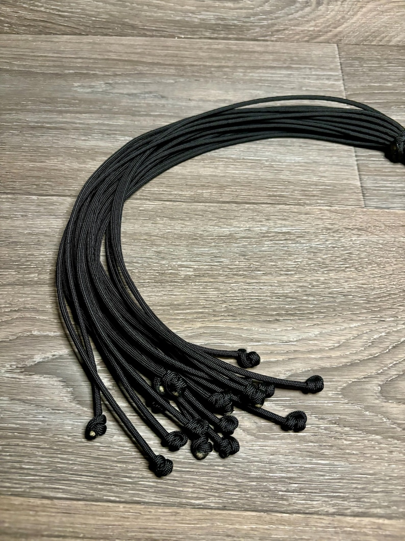 Custom Two Colored Handmade/hand Wrapped 20 Strand Paracord Flogger ...
